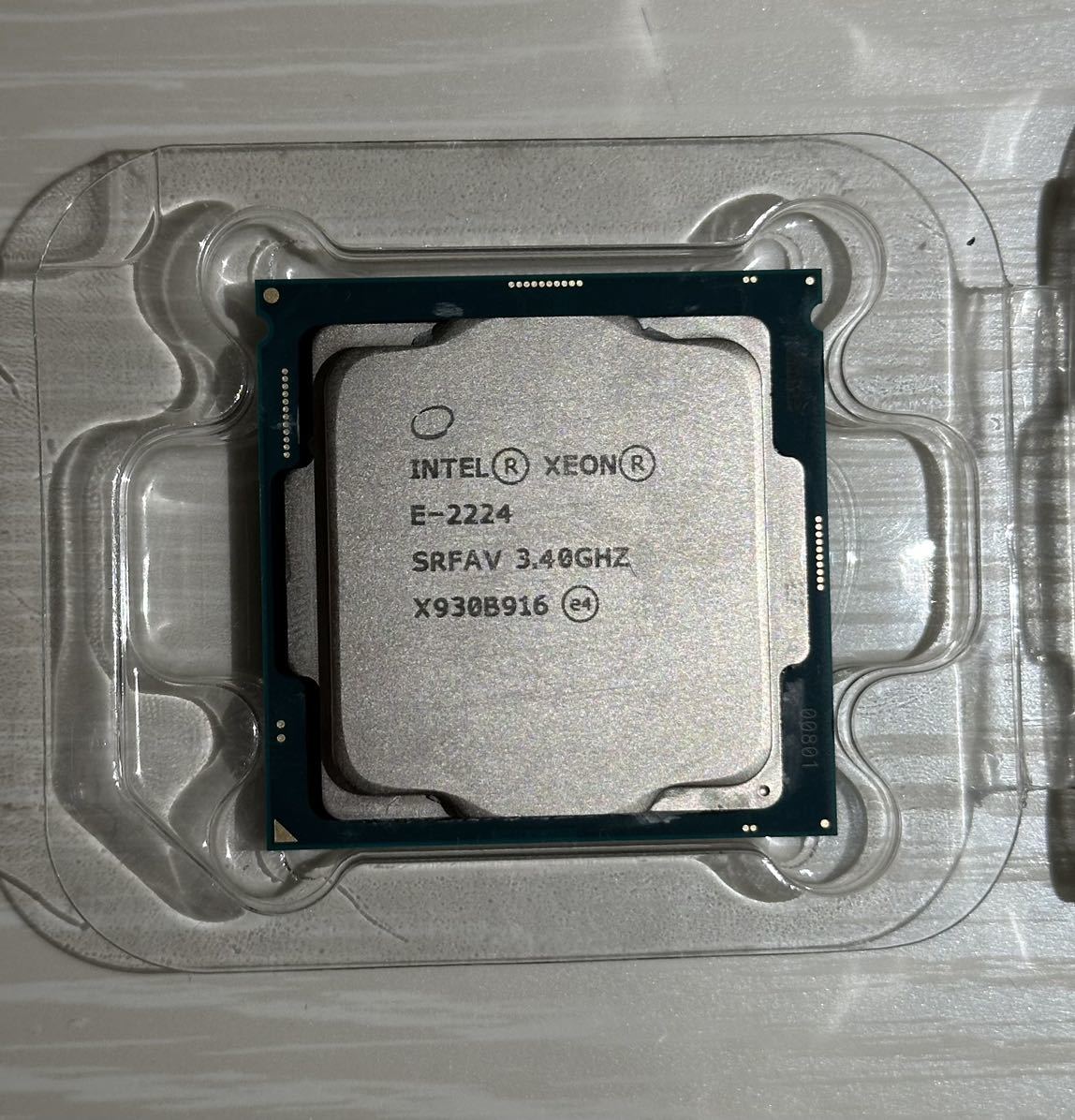 【目立った傷や汚れなし】Intel Xeon E-2224 CPU 4コア 4スレッド 4.6GHz LGA1151 プロセッサー DDR4-2666対応 ECCメモリ対応 Intel ...