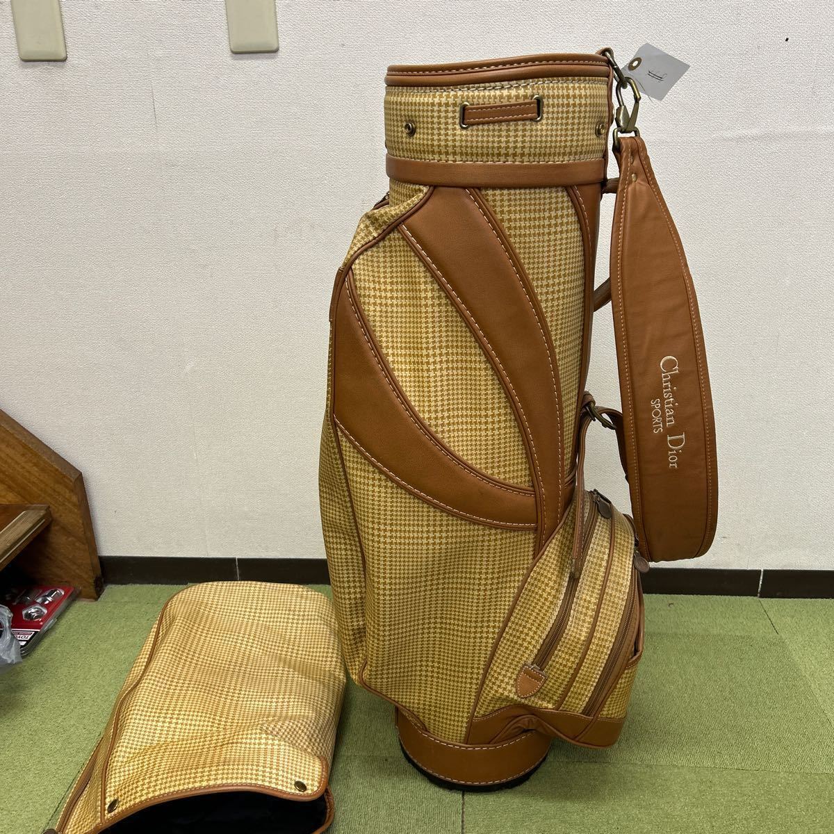 【やや傷や汚れあり】Y003 Christian Dior SPORTS キャディーバックの落札情報詳細 - ヤフオク落札価格検索 オークフリー