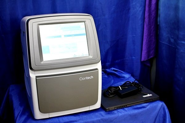【やや傷や汚れあり】21年製 Clontech/タカラバイオ Real-Time PCR System CronoSTAR 96 ノートPC ...