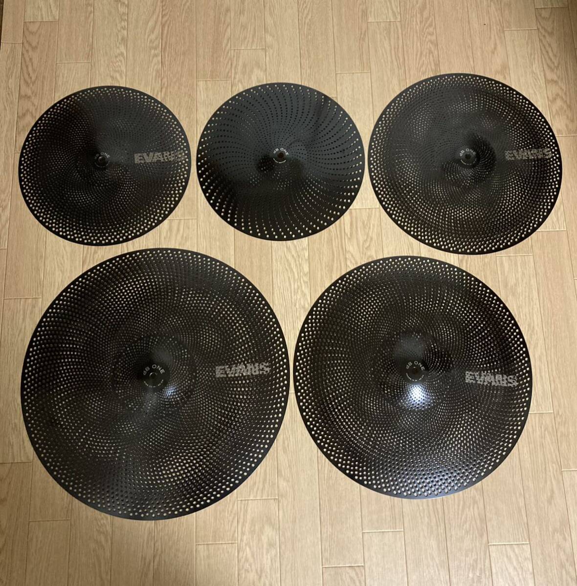 【未使用に近い】Evans ローボリューム dB One Cymbal Pack 14×2、16、18、20 消音優秀シンバルの落札情報詳細 ...