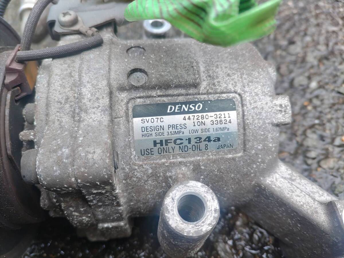 【傷や汚れあり】ミライース エアコンコンプレッサー LA300S 中古品 ジャンク扱いで DENSO SVO7C 447280-3211 ...