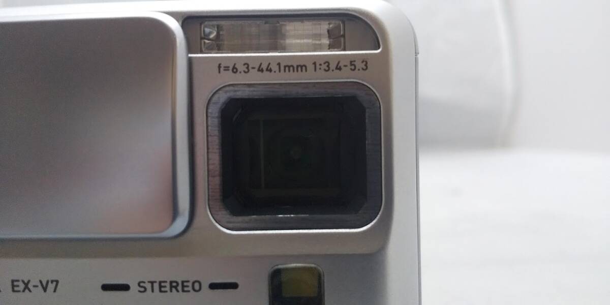 【全体的に状態が悪い】☆元箱付き・付属品多数☆ カシオ エクシリム EX-V7 6.3-44.1㎜ F=1:3.4-5.3 CASIO EXILIM EX-V7 6.3-44.1 3.4-5. ...