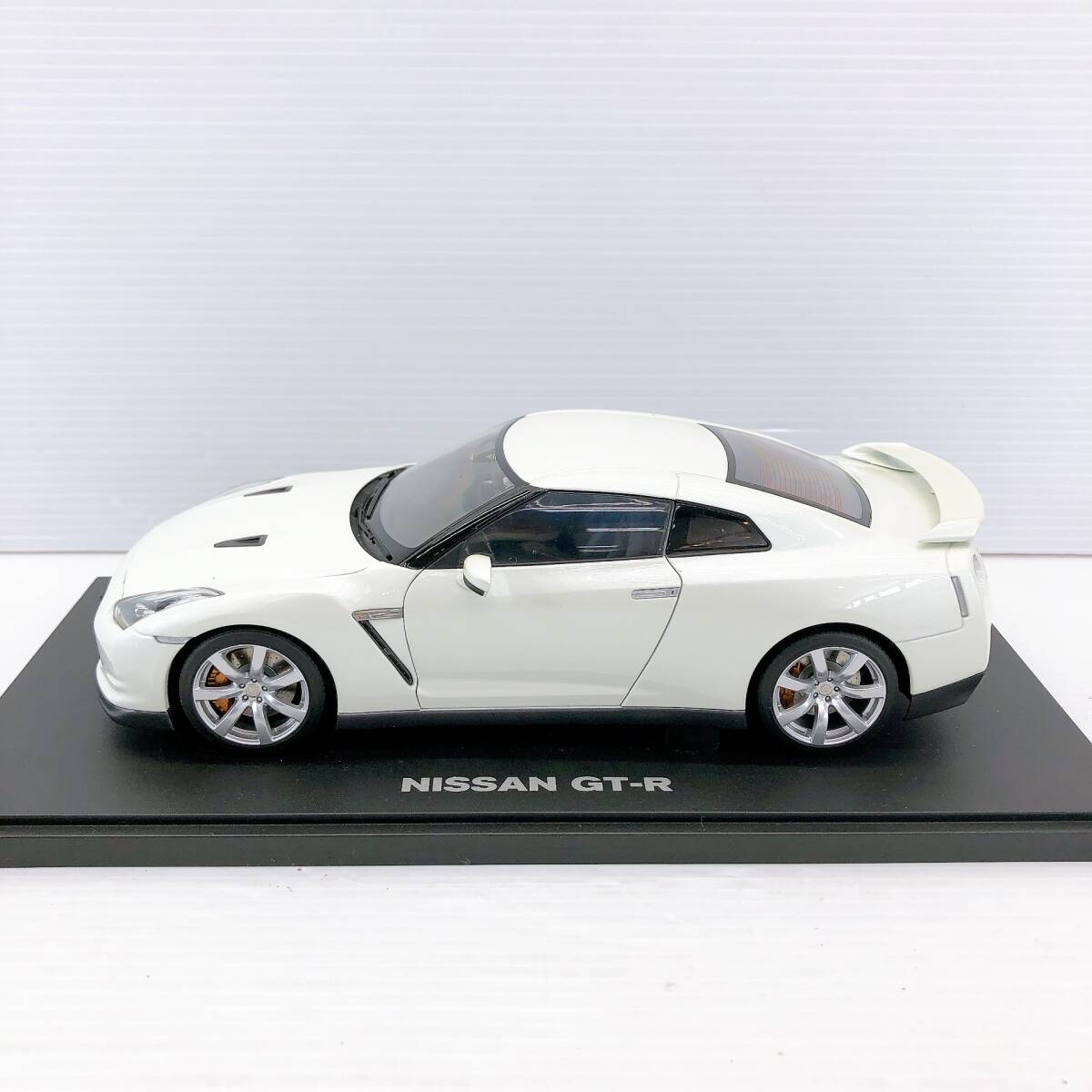 【やや傷や汚れあり】 AUTOart オートアート 1/18 NISSAN GT-R R35 MILLENIUM アルティメイト メタル シルバー ミニカー ダイキャスト 77386 日産 の ...