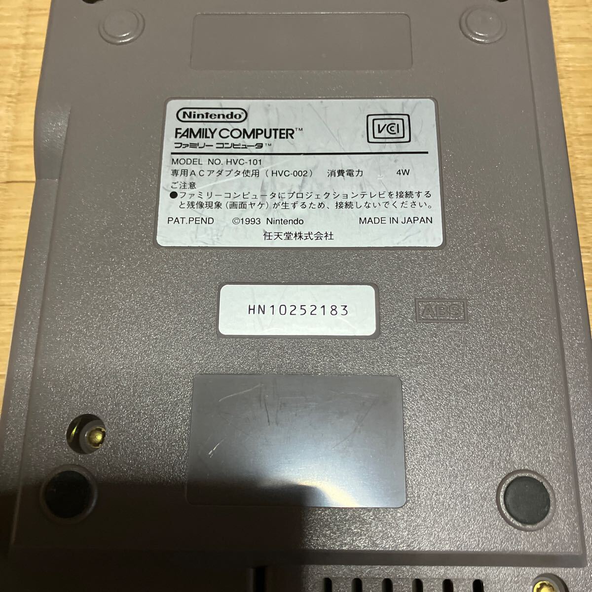 【やや傷や汚れあり】Nintendo ファミリーコンピューター HVC-101 本体 コントローラー AVケーブル レトロ ゲーム機 ニューファミコン 任天堂 稼動ジャンク品の落札情報詳細 ...