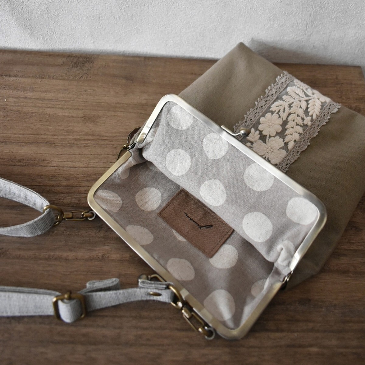 【未使用】yusan ハンドメイド(25-k112)...ポケットいっぱい長財布*花とまる刺繍とビーズの落札情報詳細 - Yahoo!オークション落札価格検索 オークフリー