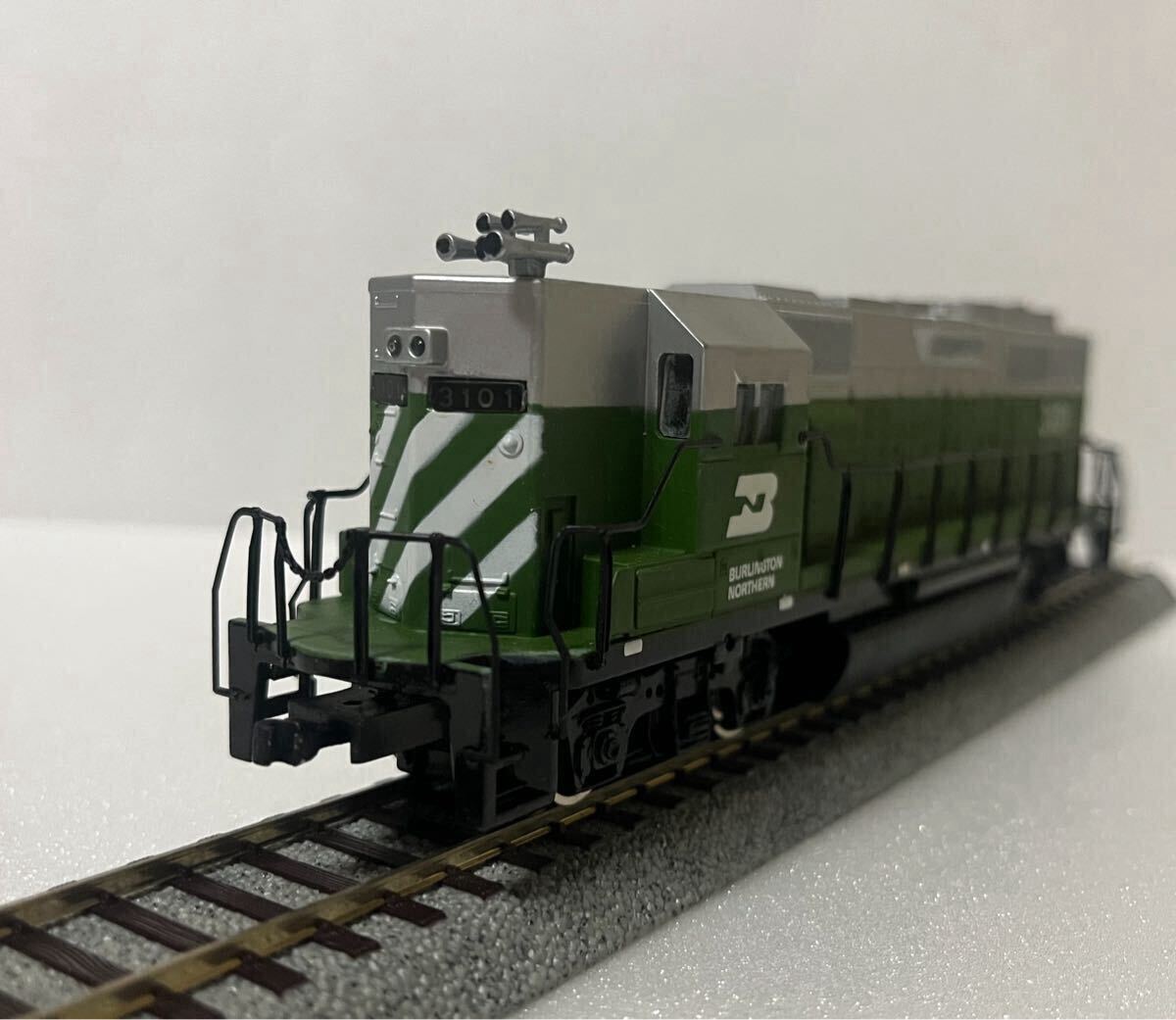 【目立った傷や汚れなし】【1円〜スタート】BACHMANN HOゲージ EMD GP50形ディーゼル機関車 バーリントン・ノーザン鉄道 ライト ...