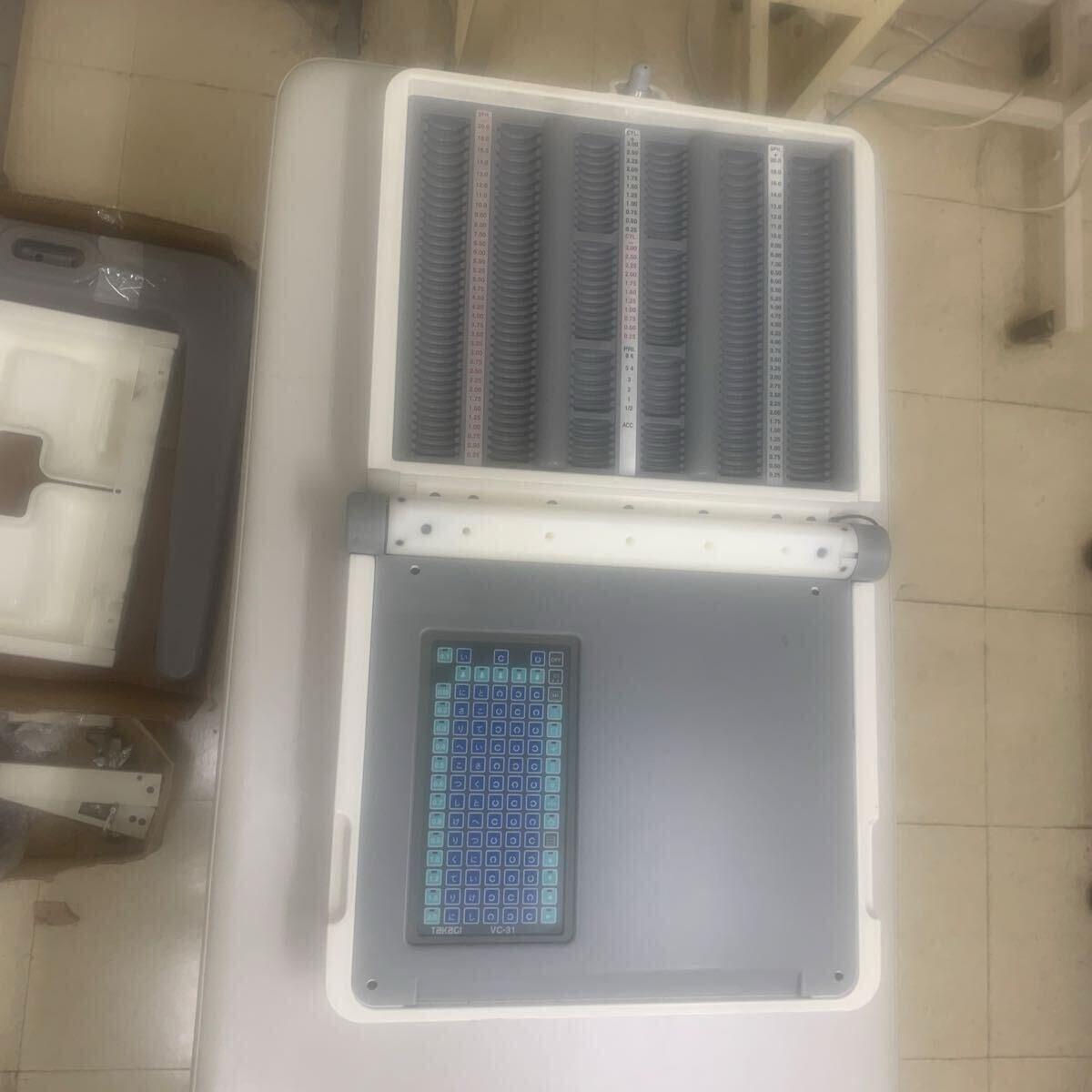 【目立った傷や汚れなし】視力検査器 TAKAGI VC-31 3メートル用 その3の落札情報詳細 - Yahoo!オークション落札価格検索 ...