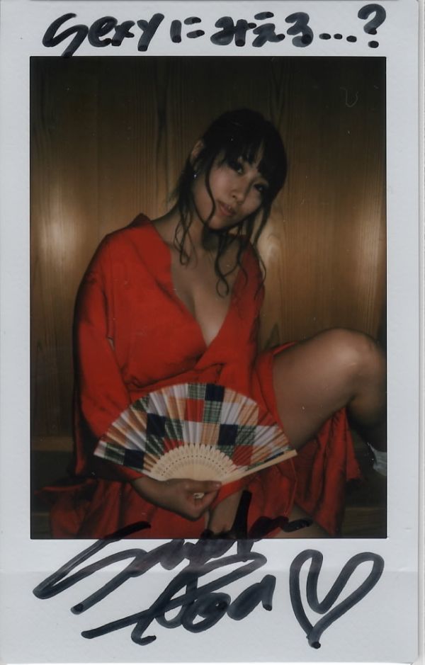 身長173cm Hカップ グラビアアイドル【藤堂さやか】直筆サイン&コメント入り撮影現場 生チェキ 赤い長襦袢・太もも露わver.の落札情報詳細 - Yahoo!オークション落札価格検索 オークフリー