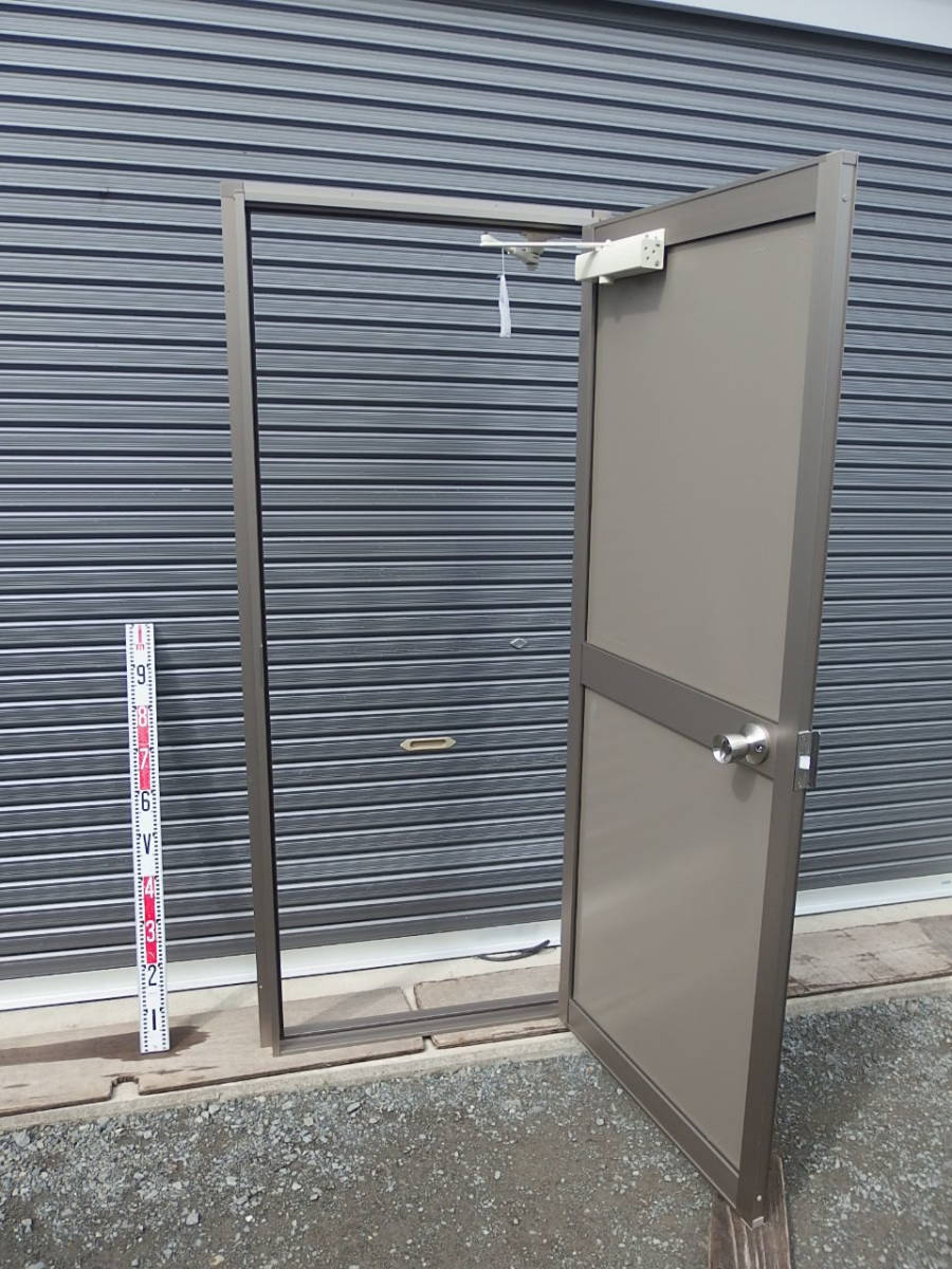 在庫品 アルミサッシ 勝手口ドア 框ドア 半外 LIXIL ロンカラー ガラスドア 0718 ドアクローザー 右吊 シャイングレー その2の落札情報詳細 - Yahoo!オークション落札価格 ...