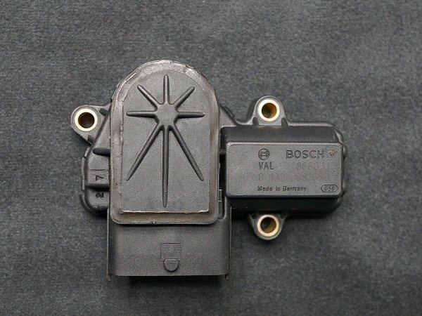 【中古】重要!アルファロメオ 145 146 156 GTV スパイダー IACV アイドル エア コントロール バルブ Bosch ...