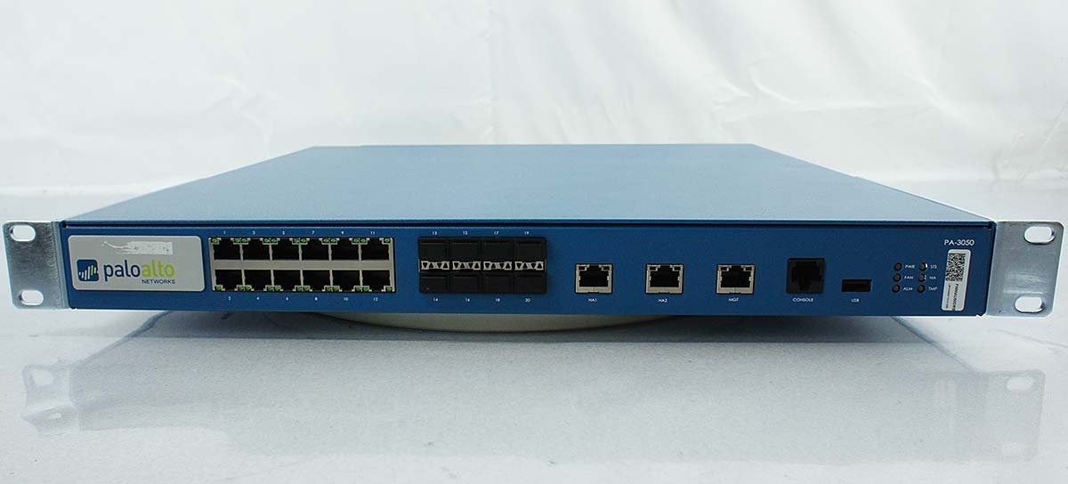 【やや傷や汚れあり】通電確認 初期化済 Palo Alto Networks PA-3050 ファイアウォール スイッチ switch ラック ...