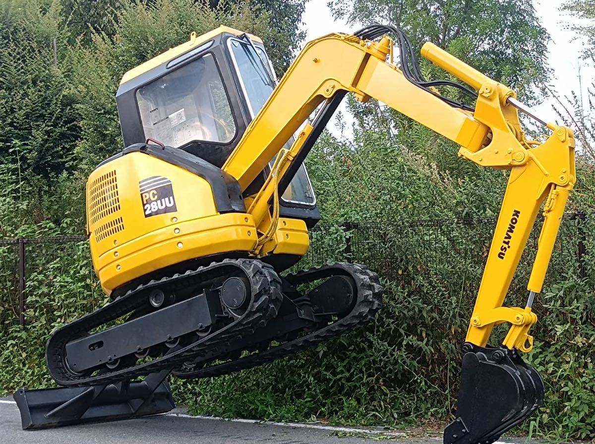 【傷や汚れあり】コマツPC28UU-2★3トンクラス★キャビンタイプ★ミニユンボ★油圧シャベル★重機★関東、茨城県、★KOMATSU ★ゴム ...