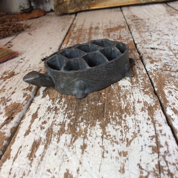 【傷や汚れあり】≫亀型 剣山*華道具*花留*570g*花配り*生花*時代*骨董*古美術*ガーデニング*多肉植物*苔*ペーパーウェイト*昭和レトロ*古道具の落札情報詳細 - Yahoo ...