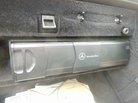 【傷や汚れあり】ベンツ CLK320 W209 CLK 04年 209365 CDチェンジャー (在庫No:512252) (7396) の ...