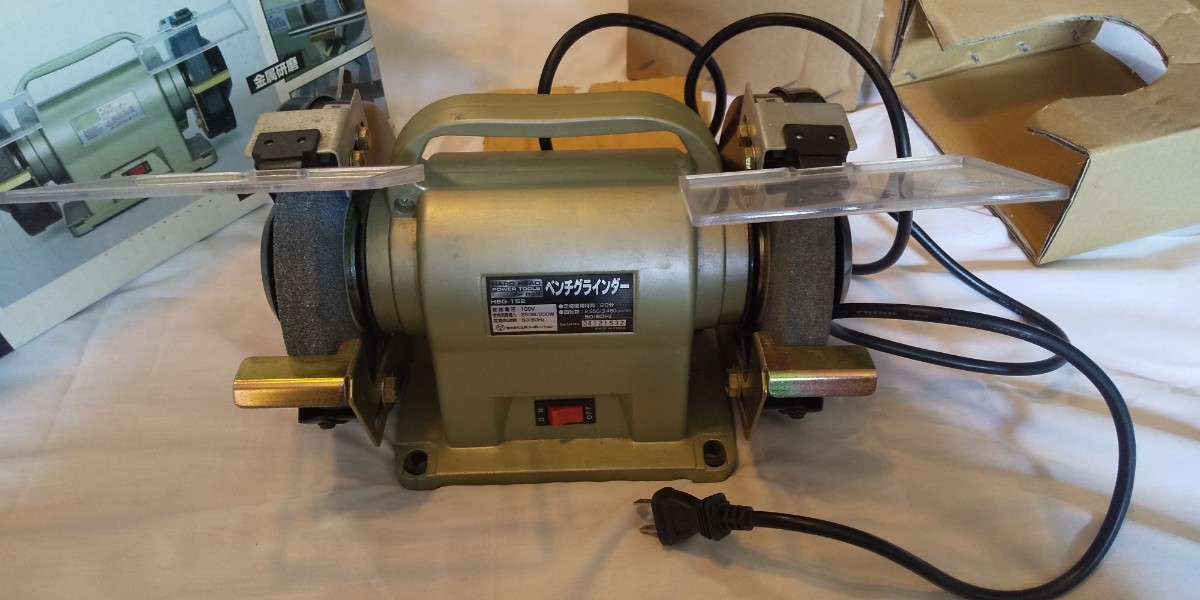 【傷や汚れあり】売り切り。HBG-152 三共コーポレーション ベンチグラインダー Hz切替 規定20分 100V 250W 3.2/3A ...
