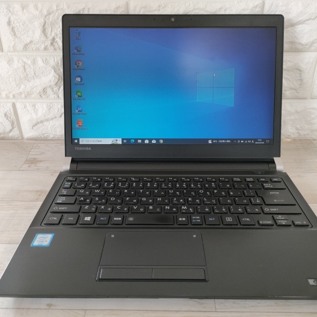 【やや傷や汚れあり】 TOSHIBA dynabook R73/B / Core i5 6300U 2.40GHz / メモリ 8GB ...