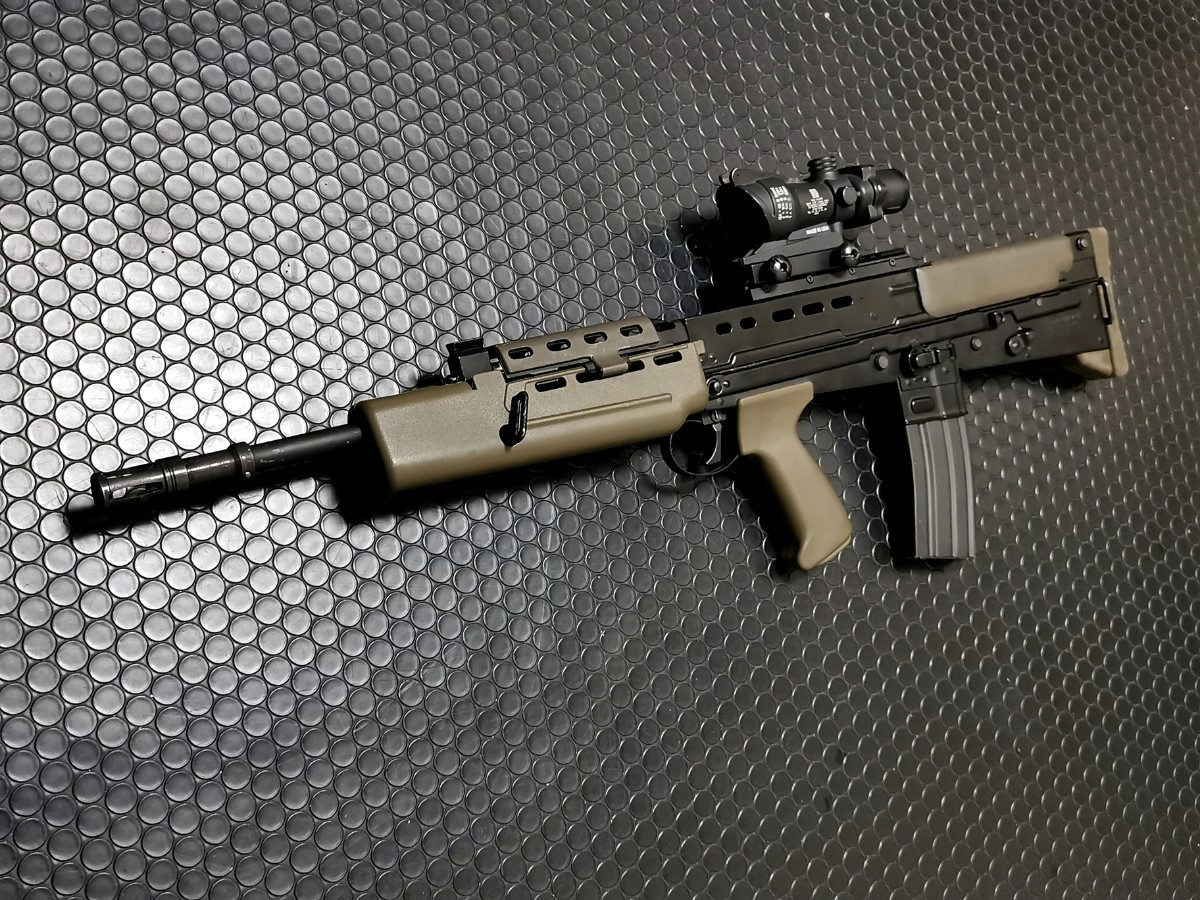 【やや傷や汚れあり】G＆G L85A2 ETU 電子トリガー PERUN フルカスタム リポバッテリー ドットサイト スペアマガジン L85 ...