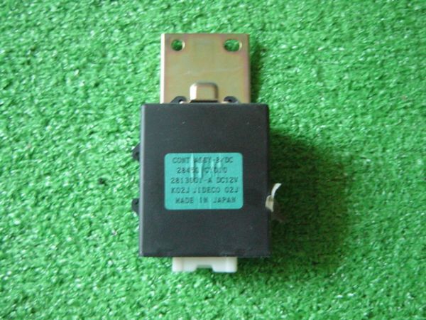 【傷や汚れあり】★送料込★3730【日産 セレナ CC25 後期】純正イージークローザーコンピューター28450 CY010バックドアCPU ...