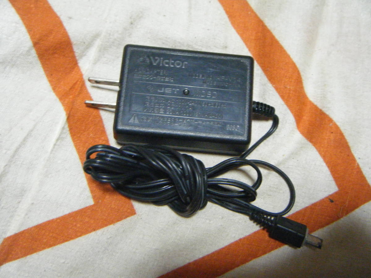 【傷や汚れあり】 ｜VHS-C LCDビデオカメラ LCD VIDEO CAMERA｜Victor ビクター GR-SV3 AA-V11 ...