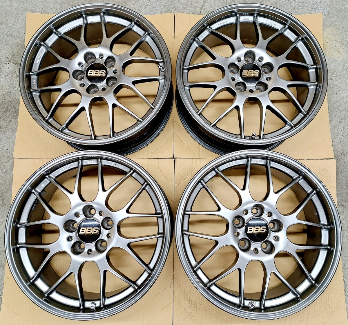 【やや傷や汚れあり】【美品】BBS RG-R ホイール 18インチ 7.5 114.3 鍛造 スバル レヴォーグ WRX S4 フォレスター トヨタ アルファード 日産 ホンダ 定価49万円の ...
