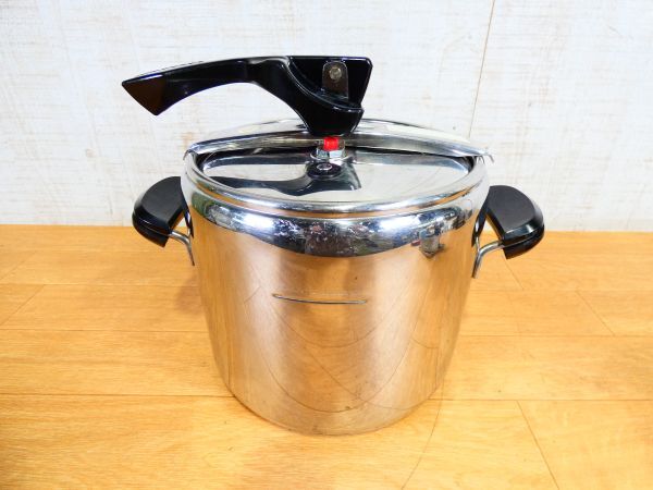 Lagostina ラゴスティーナ 圧力鍋 イタリア製 直径22㎝の落札情報詳細 - ヤフオク落札価格検索 オークフリー