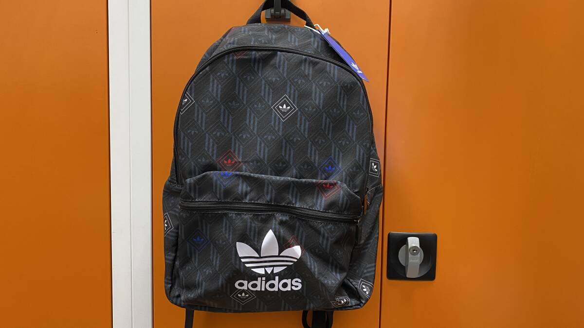 【未使用】【未使用保管品】adidas Originals アディダス オリジナルス バックパック リュックサック 黒 ブラック 総柄 ...