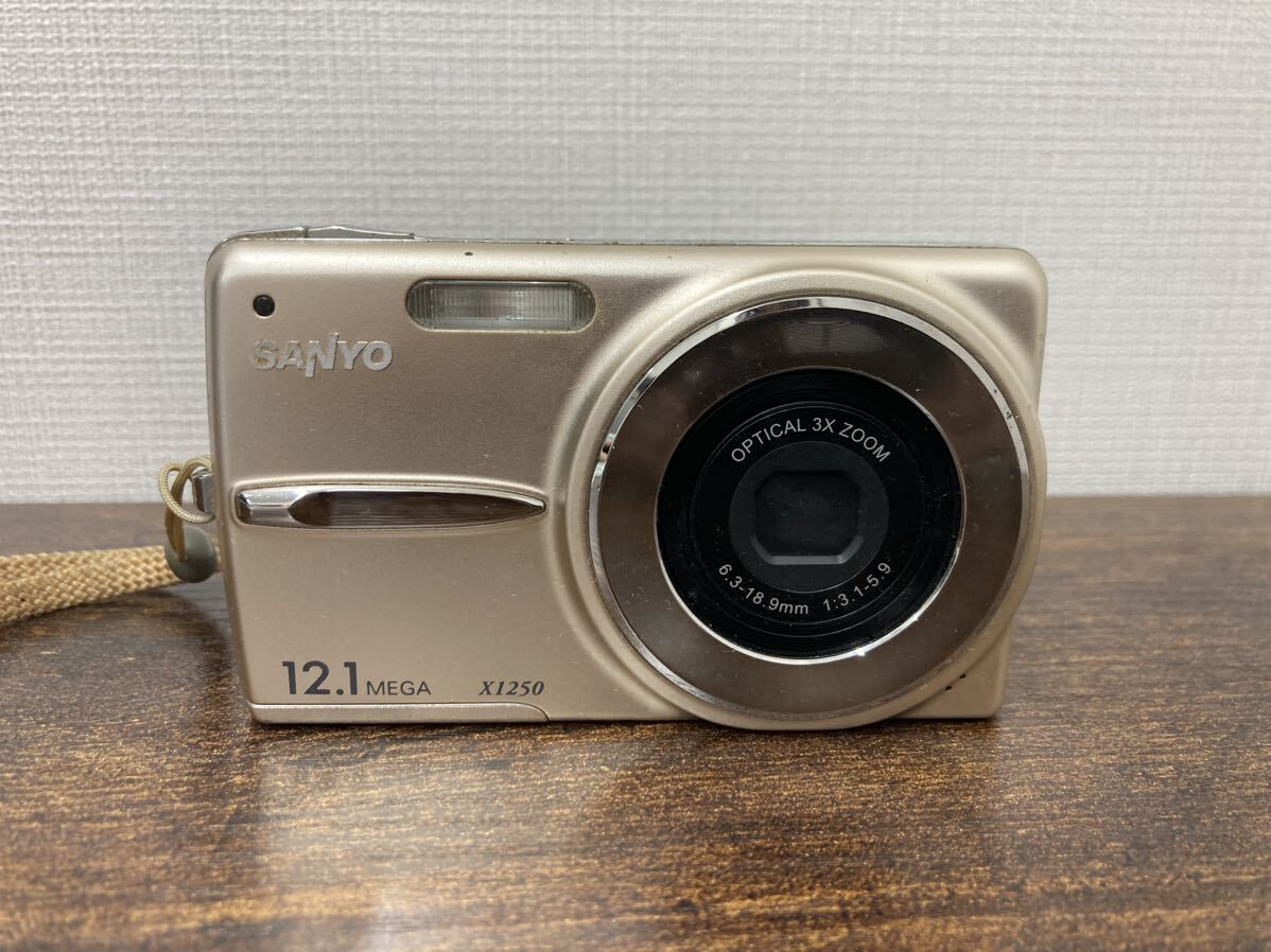 【傷や汚れあり】①SANYO サンヨー デジタルカメラ DSC-X1250 デジカメ バッテリー付属 12.1 MEGA X1250 6.3-18.9mm 1:3.1-5.9 3×ZOOM ...