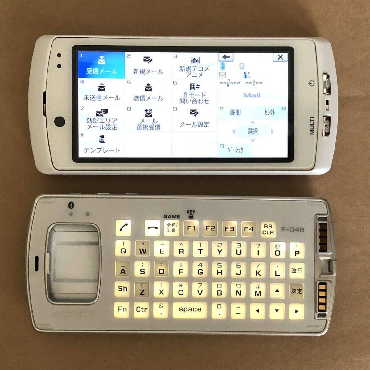 【目立った傷や汚れなし】【美品 実動】中古 docomo F-04B ホワイト White 富士通 セパレート 携帯 ドコモの落札情報詳細 ...
