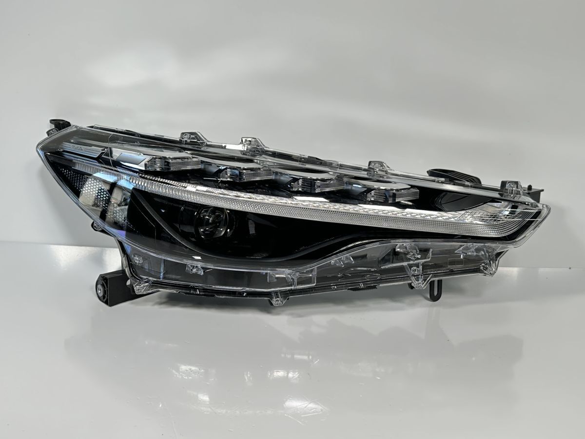 【目立った傷や汚れなし】カローラクロス ZVG11 ZVG15 ZSG10 純正 右ヘッドライト Assy LED 81130-16810 81110-16810 16-177 打刻Z 美品 ...