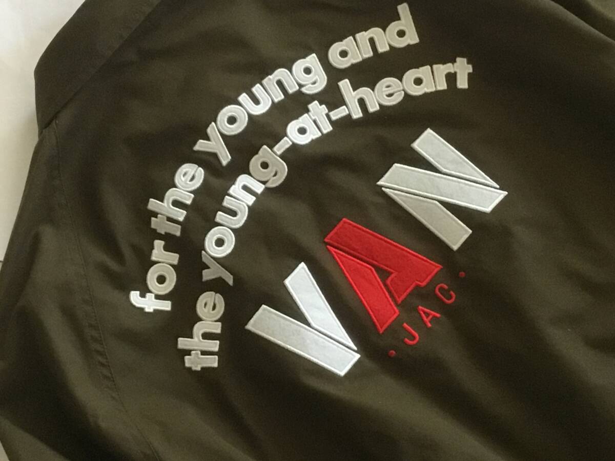 【未使用に近い】希少カラーのカーキ！VAN JAC ヴァンヂャケット アイビースウィングトップ バックアーチロゴ！VAN JACKET INC ...