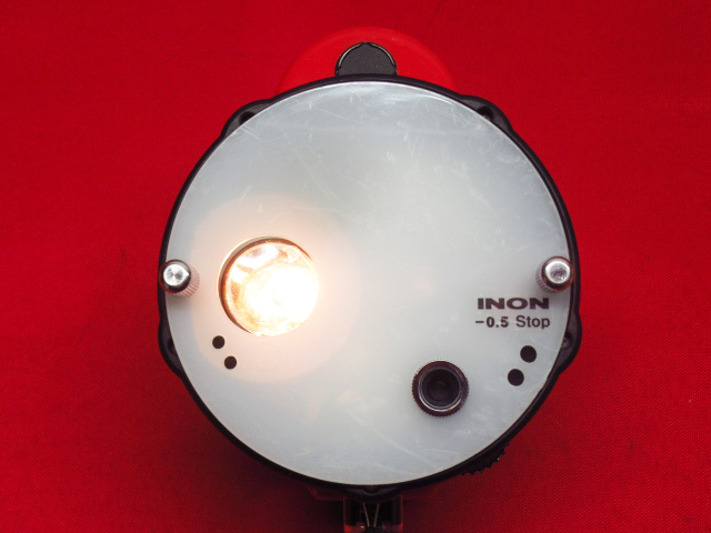 【やや傷や汚れあり】INON イノン D-2000 Type4 水中ストロボ 高精度S-TTL 180ルーメン高照度LEDフォーカスライト内蔵 通電確認済み 現状品 管理6X1203A-H10 ...