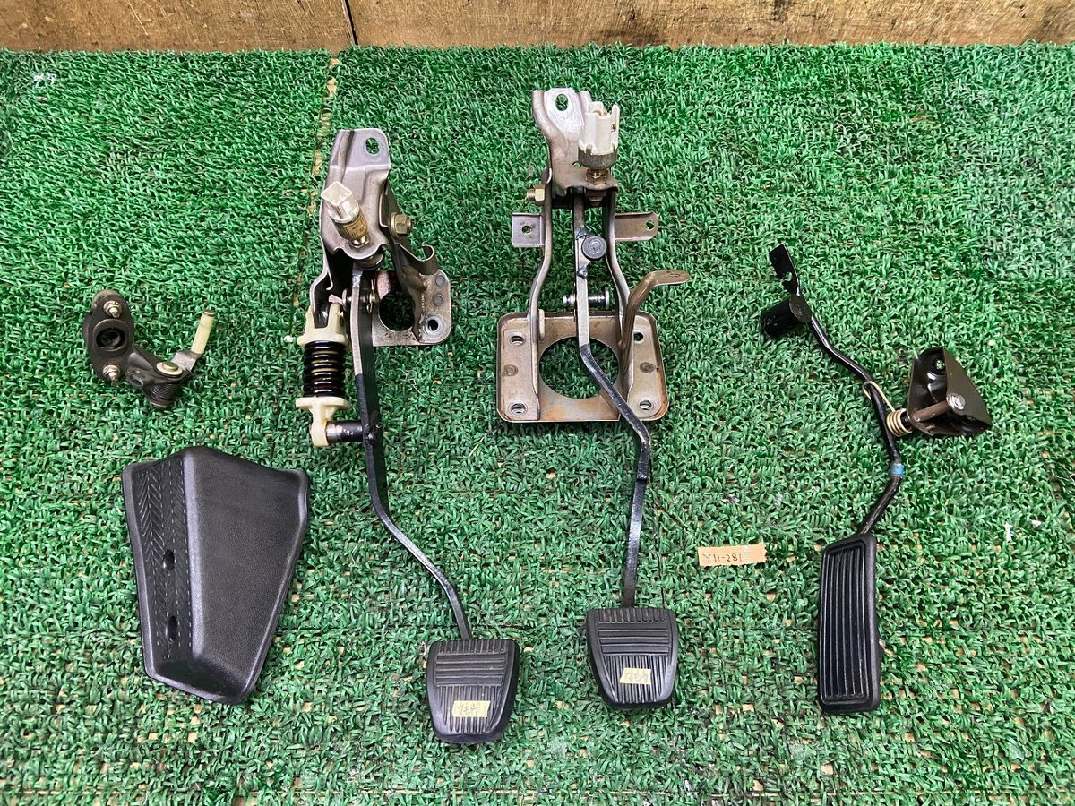 【やや傷や汚れあり】Y11-281 C S62 MZ20 ソアラ 3.0GT アクセルペダル ブレーキペダル クラッチペダル フットレストの落札情報詳細 - Yahoo!オークション落札価格 ...