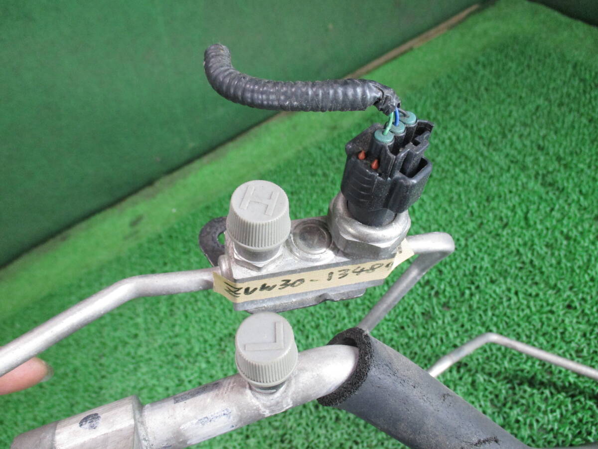 【やや傷や汚れあり】★保証付★ プリウス DAA-ZVW30 エアコンパイプ&ホース3本 前期 低圧/高圧/トヨタ 宮城（QE768）い ...