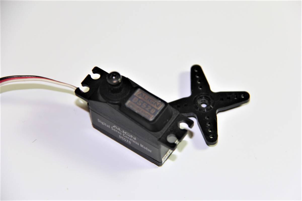 【目立った傷や汚れなし】☆アライン（ALIGN) DS520 ハイトルク・ハイスピード・ラダー用サーボ 中古 動作確認済 T-REX・エンブラ ...