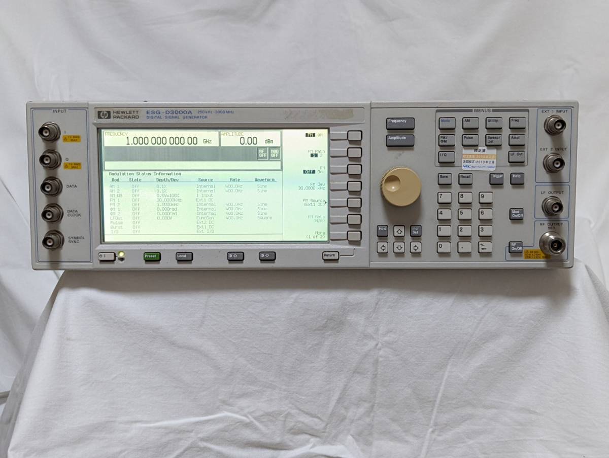 【傷や汚れあり】HP signal generator ESG-D3000A E4432A Op. 1E5/1EH/UK6 Agilent ...