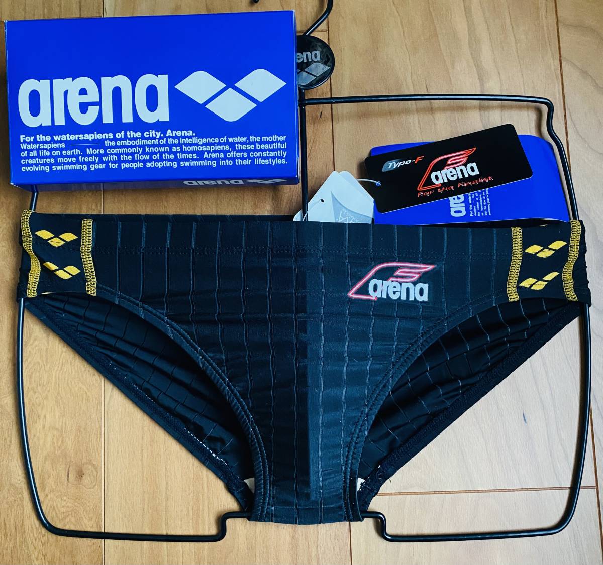 【目立った傷や汚れなし】【美品・レア】arena / 初期NUX リミック / 映画ウォーターボーイズ / ARN-V4511 / レッド / Mサイズ / 超光沢 / アリーナ/ 競パン V ...