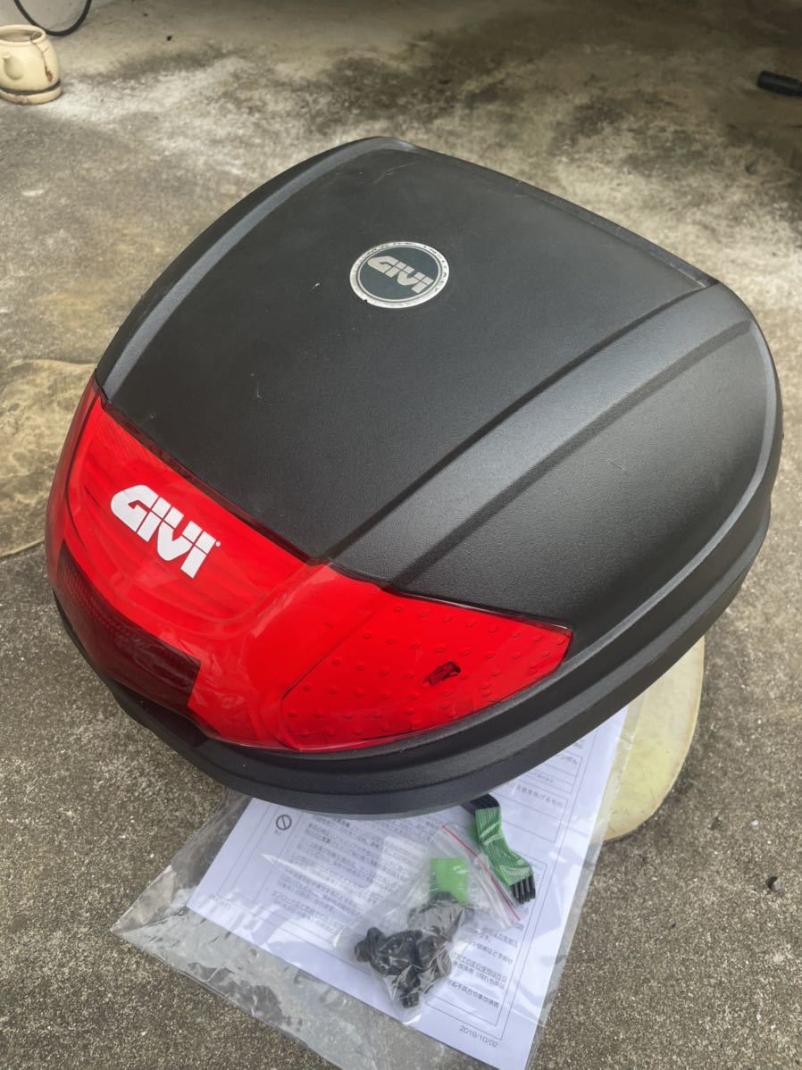 【傷や汚れあり】DAYTONA・デイトナ・GIVI・ジビ・E300・30L・リアボックス・トップケース・鍵2本＆ベースプレート等付・未塗装ブラック レッドレンズの落札情報詳細 - ヤフオク落札 ...