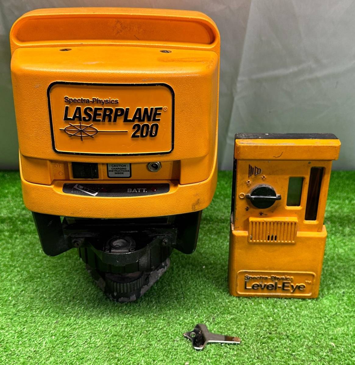 【傷や汚れあり】tyoh 317-5 379 Spectra-Physics LASERPLANE L-200 回転レーザー レーザーレベル ...