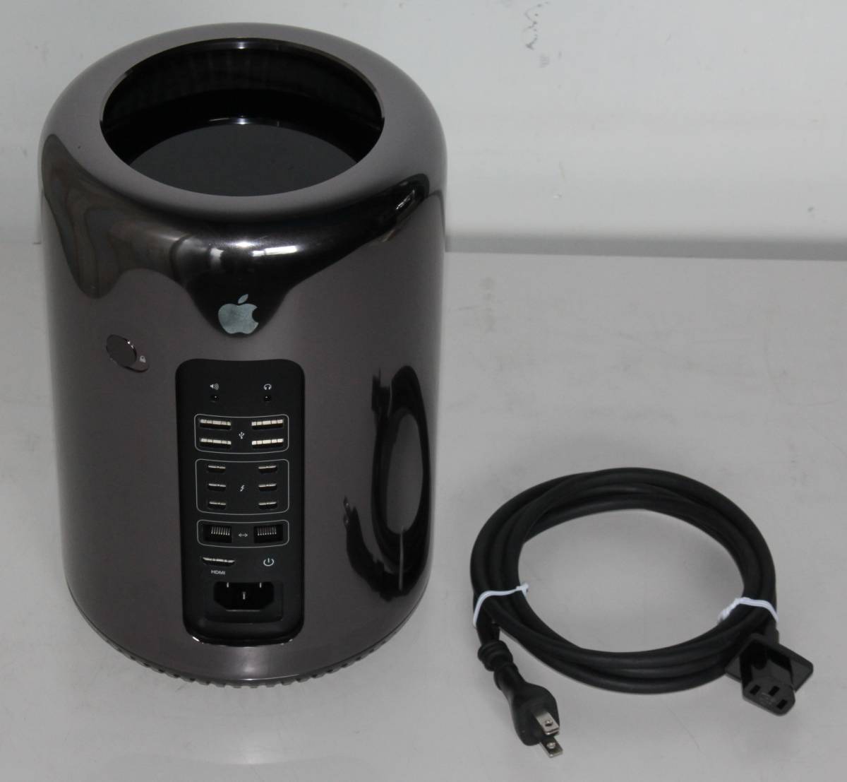 【やや傷や汚れあり】MAC PRO A1481 Intel Xeon クアッドコア 3.70GHz 32GB SSD 256GB★AMD FirePro D300 2GB★(Late 2013 ...