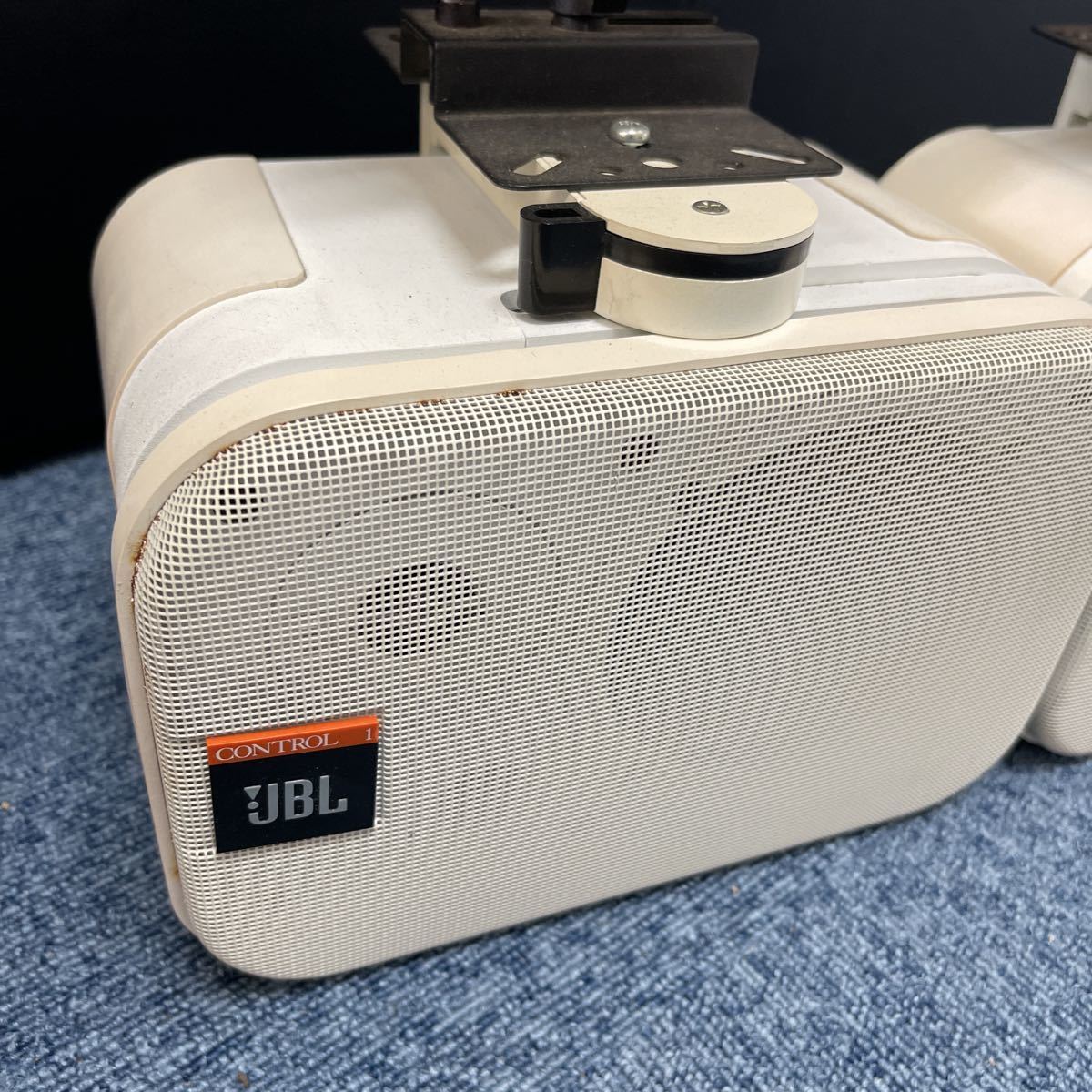 【やや傷や汚れあり】JBL CONTROL 1 ペア ホワイト スピーカー 天井取り付け金具付き 吊り金具 ジャンクの落札情報詳細 - Yahoo!オークション落札価格検索 オークフリー