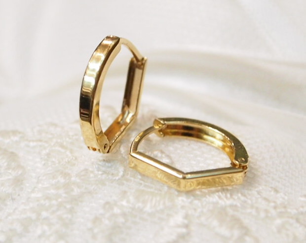 【未使用】新品 送料無料 18金イエローゴールド製 中折れ 開閉式 リバーシブル エッジ デザイン フープ リング ピアス 約2mm幅/K18YG 地金 輪っかの落札情報詳細 - ヤフオク落札 ...