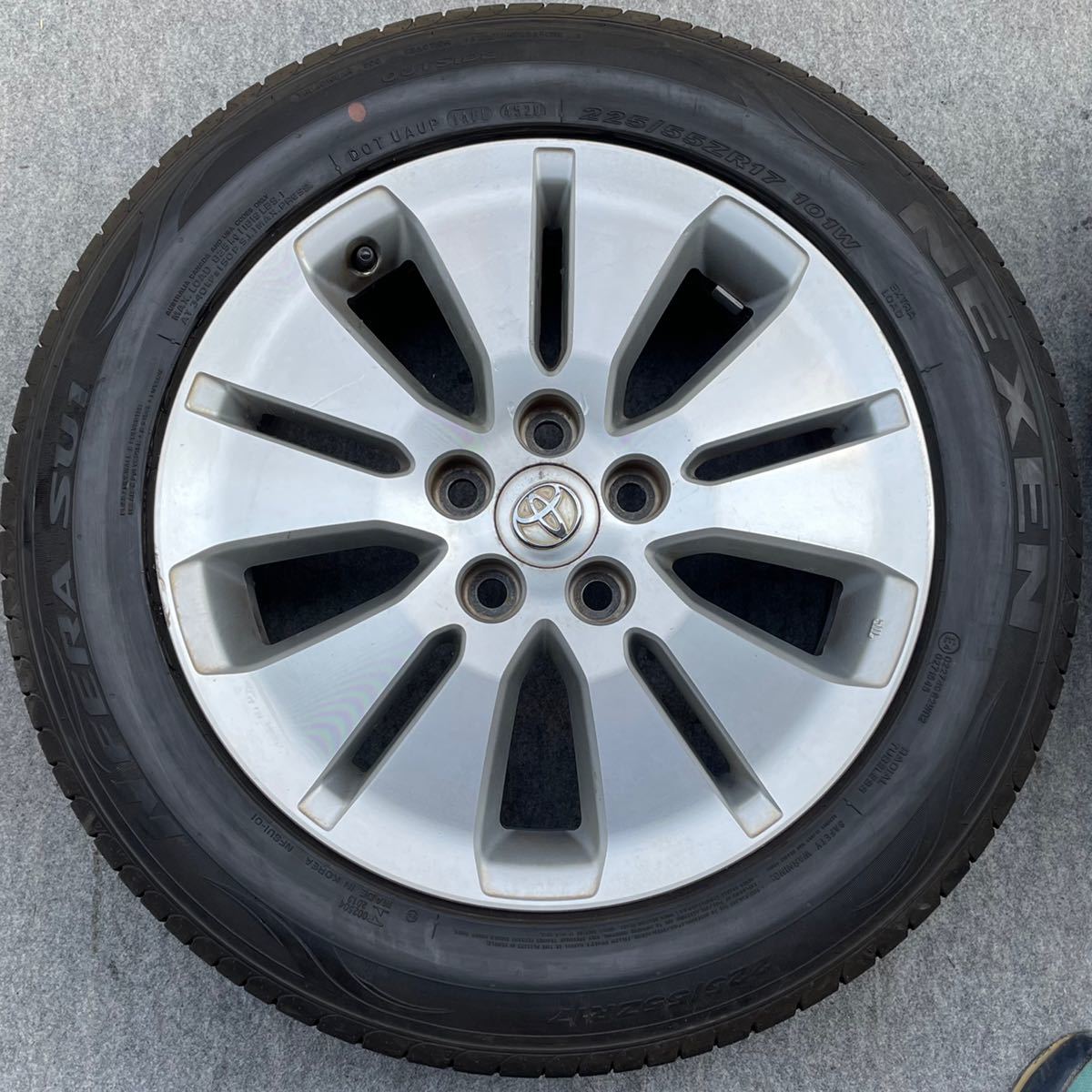 【やや傷や汚れあり】20年式。バリ溝。TOYOTA アルファード10系 純正17インチ×7J+45 114.3/5H ホイールNEXEN/ N'FERA SU1 225/55R17ラジアル ...