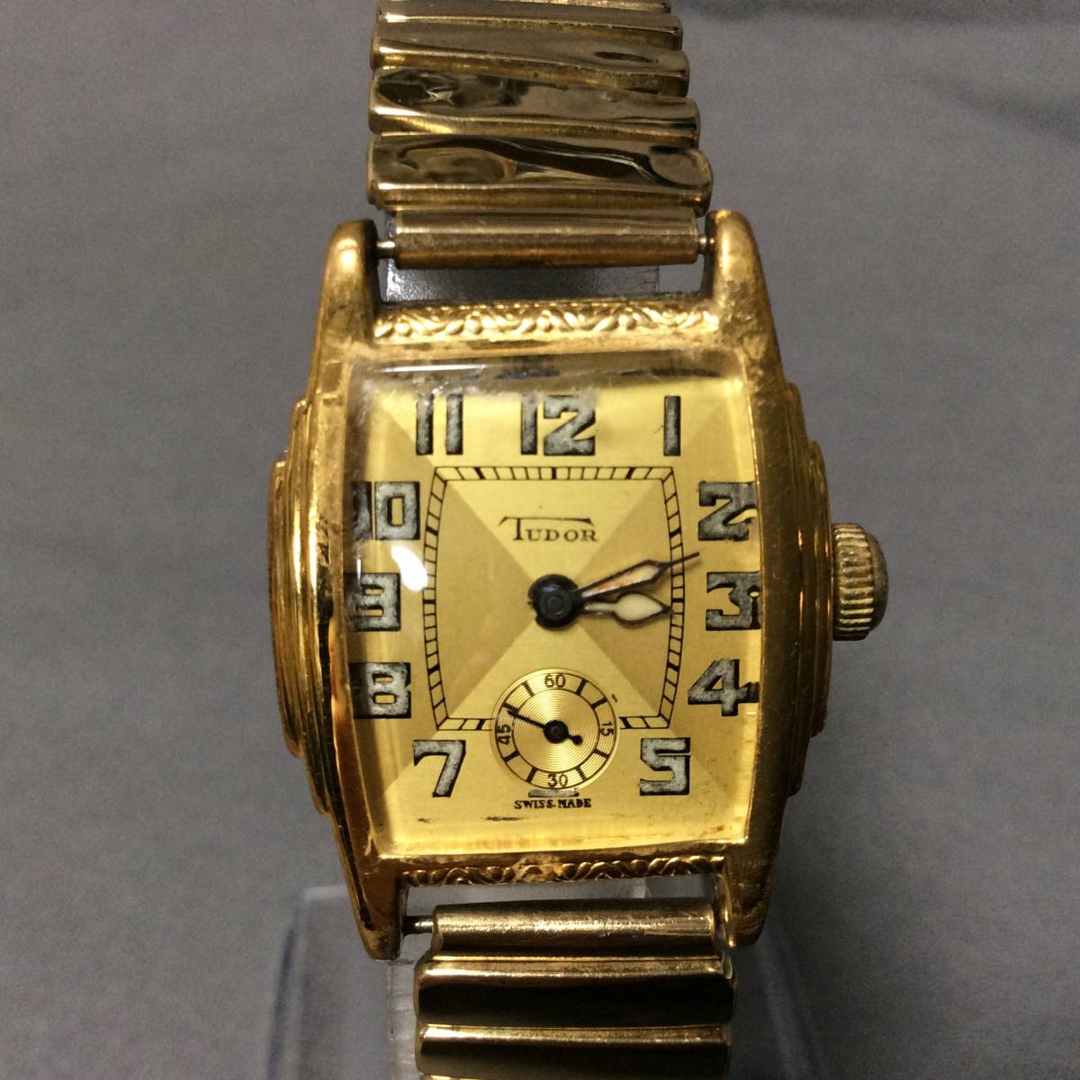 【傷や汚れあり】 3/23 230231 TUDOR チュードル 腕時計 ゴールドカラー スクエアフェイスの落札情報詳細 - ヤフオク落札価格 ...