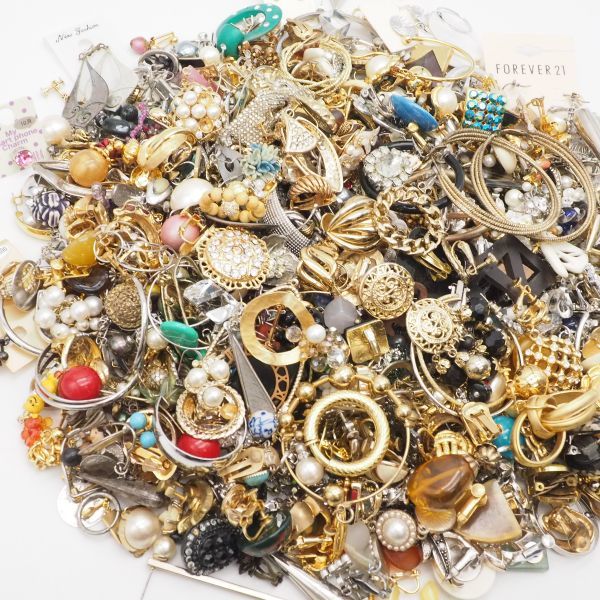 【傷や汚れあり】iy0322 大量 2kg 真珠 カラーストーン 他 いろいろ イヤリング ピアス まとめ セットの落札情報詳細 - ヤフオク ...