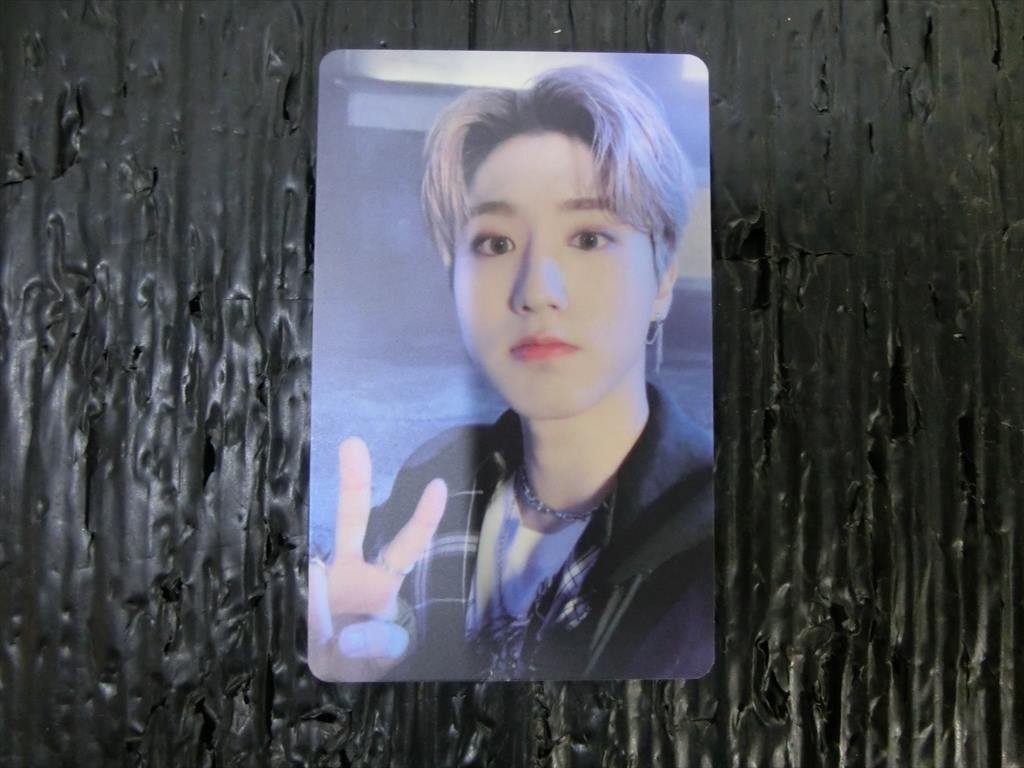 【やや傷や汚れあり】T【A0-91】【送料無料】Stray Kids ストレイキッズ「NOEASY」/ラキドロ soundwave ハン ...