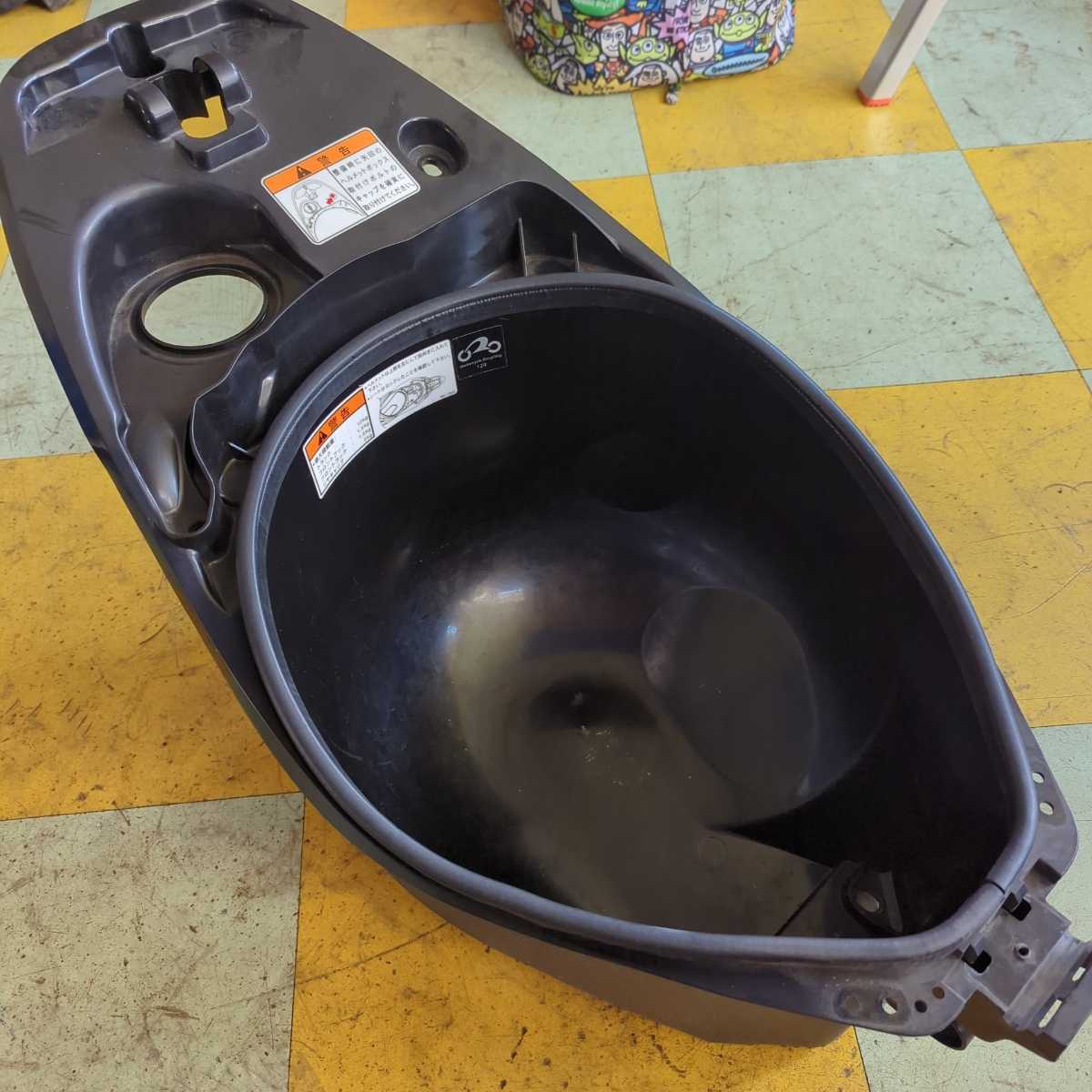 【やや傷や汚れあり】★☆ スズキ アドレスv125s Cf4ma 純正メットインボックス☆★の落札情報詳細 ヤフオク落札価格検索 オークフリー