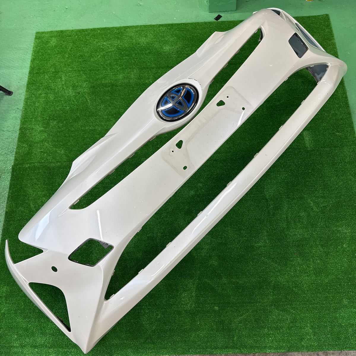 【傷や汚れあり】200系 1型・2型 前期 ハイエース 標準 純正 フロントバンパー 社外 左右 フォグ 1F7 シルバーメタリック ...