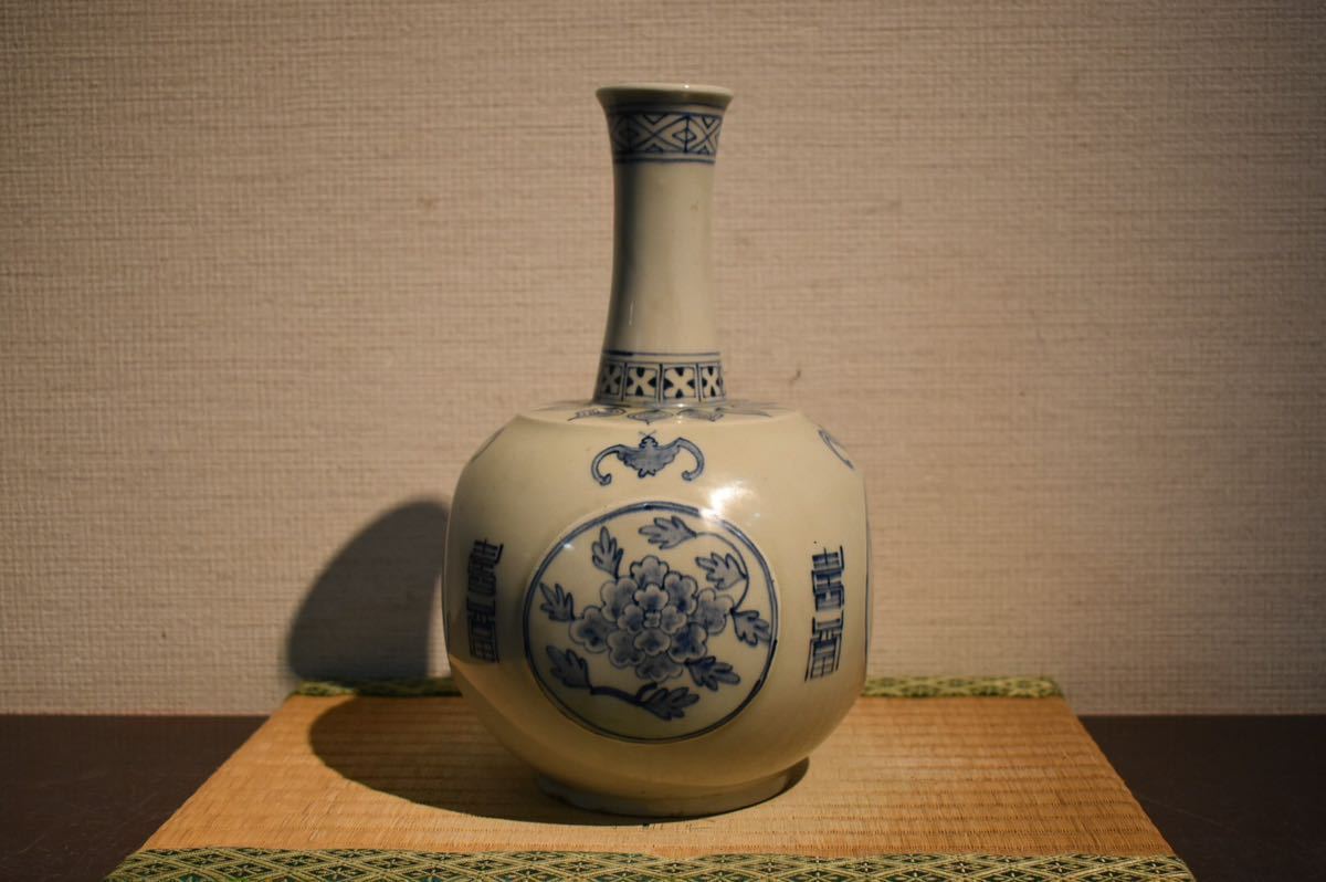 【やや傷や汚れあり】【GE】Y2102【コレクター所蔵品】時代 李朝染付花紋花瓶 /朝鮮美術 中国古玩 古美術品 骨董品 時代品 美術品の落札情報詳細 - Yahoo!オークション落札価格検索 ...