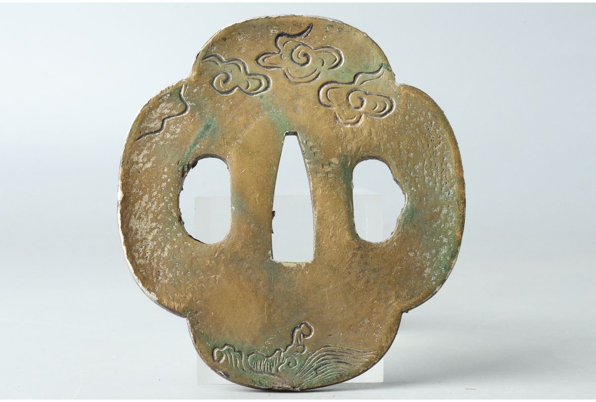 【やや傷や汚れあり】[URA]刀剣美術/銅地雲図瓜形鍔/152g/F7/12-s6-88 (検索)骨董/鍔/鐔/日本刀/刀装具/縁頭/目貫の落札情報詳細 - ヤフオク落札価格検索 オークフリー