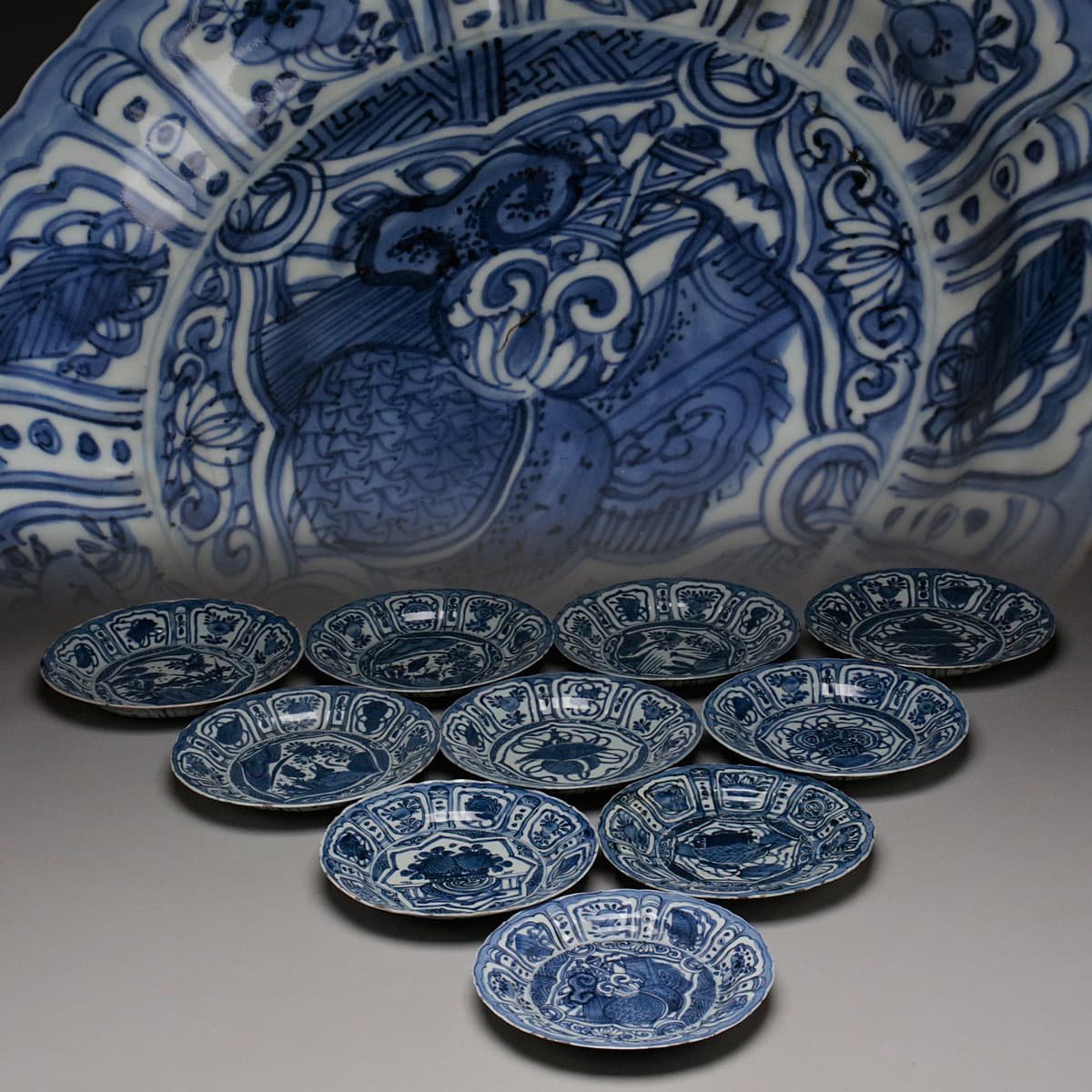 【やや傷や汚れあり】EO005 中国古玩 南京皿・南京古染付 芙蓉手 絵替 中皿 径20.5cm 十枚 総重2.7kg 木箱附・青花吉祥花卉紋菱口盤 明代の落札情報詳細 - ヤフオク落札価格 ...